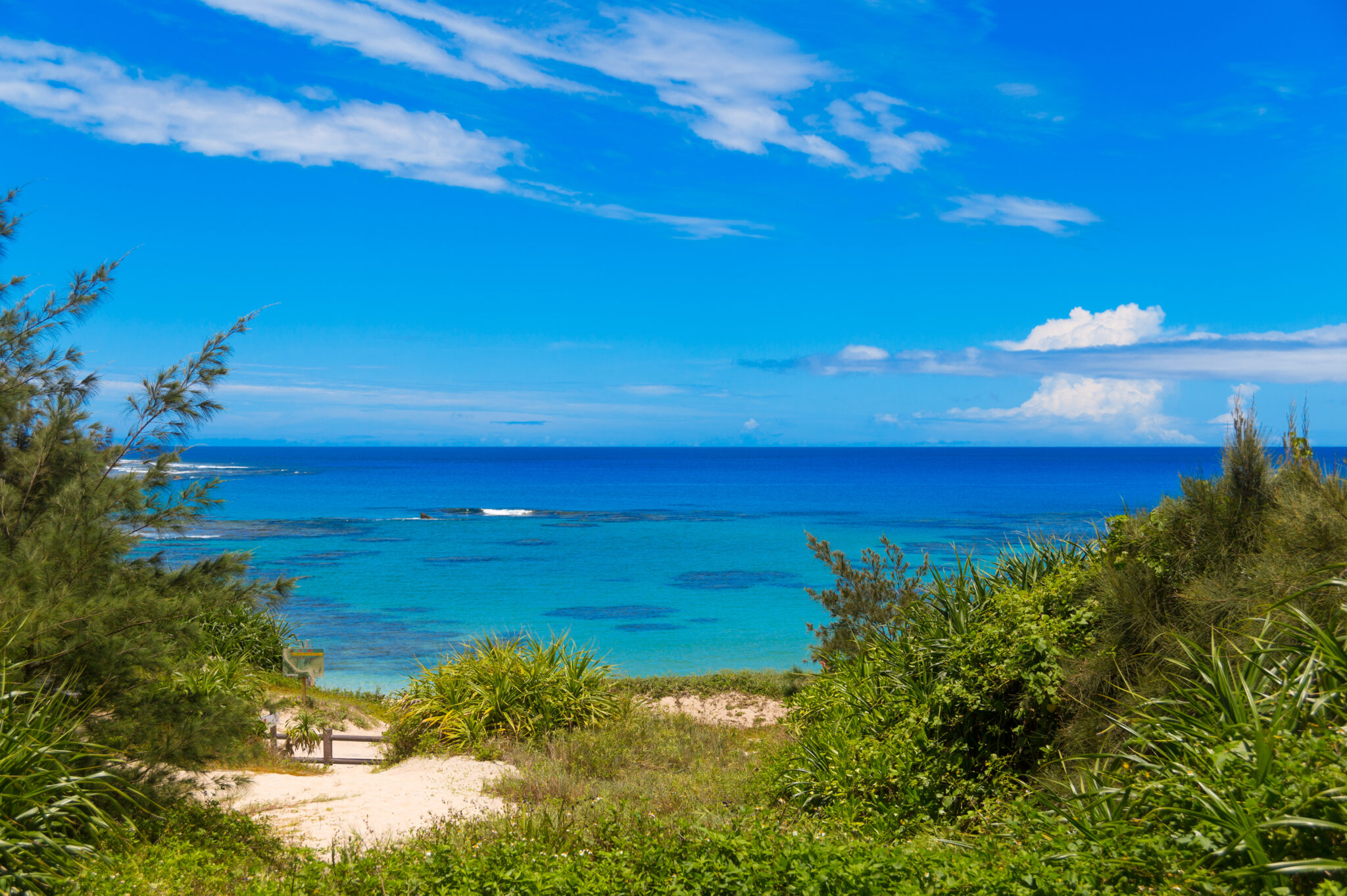 土盛海岸 | Les Bleu AMAMI（レブルーアマミ）